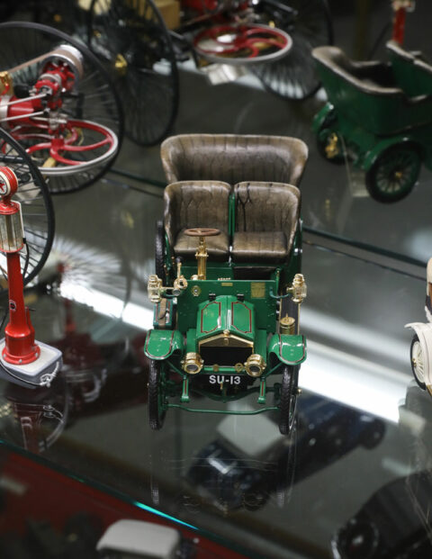 Library | The Nethercutt Collection